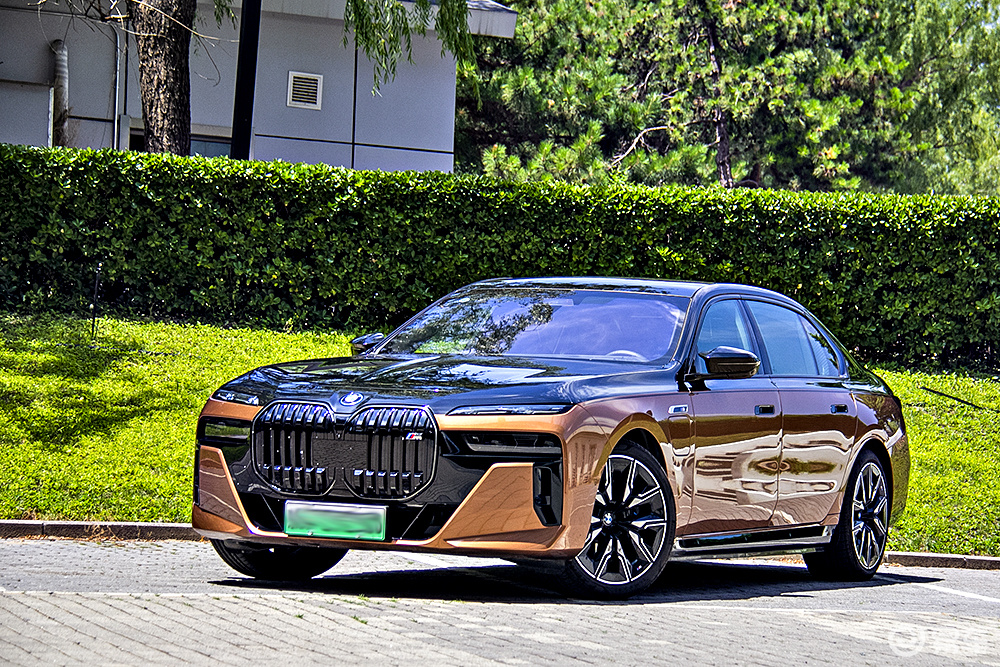 BMW i7 M70L｜不负旗舰之名，但其实还可以更极致_易车