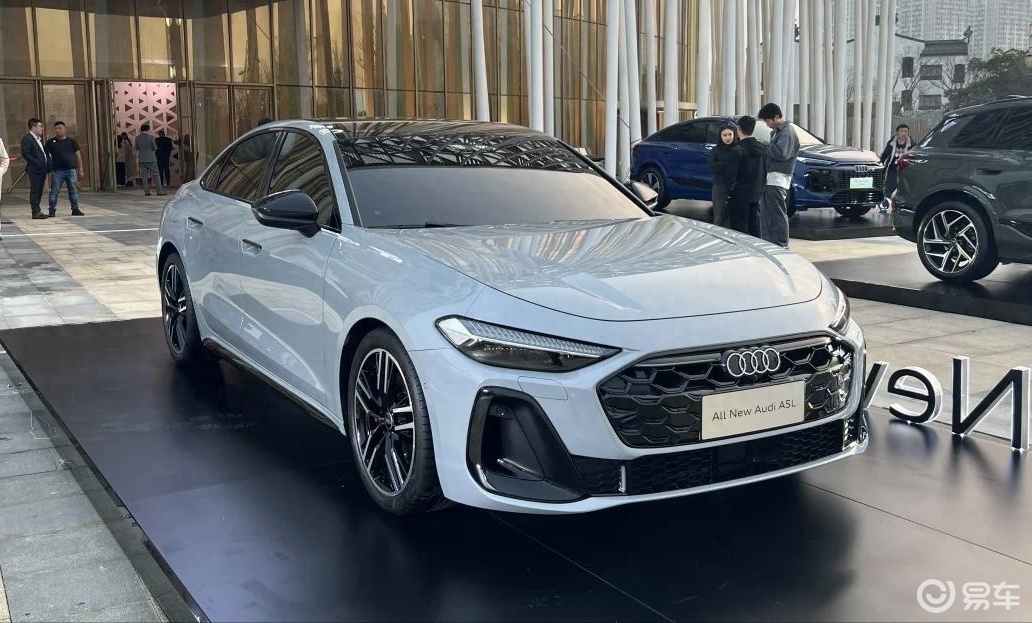 奥迪全新A5L飞箭灰实车，第五代EA888+华为智驾_易车