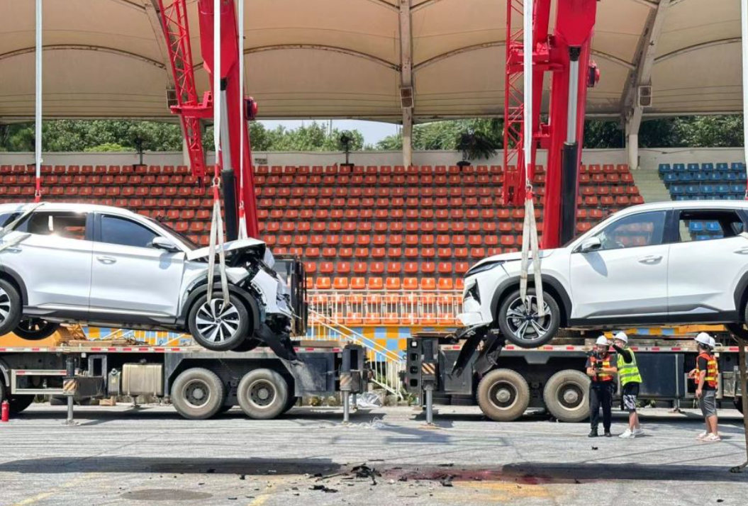 比亚迪宋plus dmi 这么弱？碰撞测试被银河L7秒杀_易车