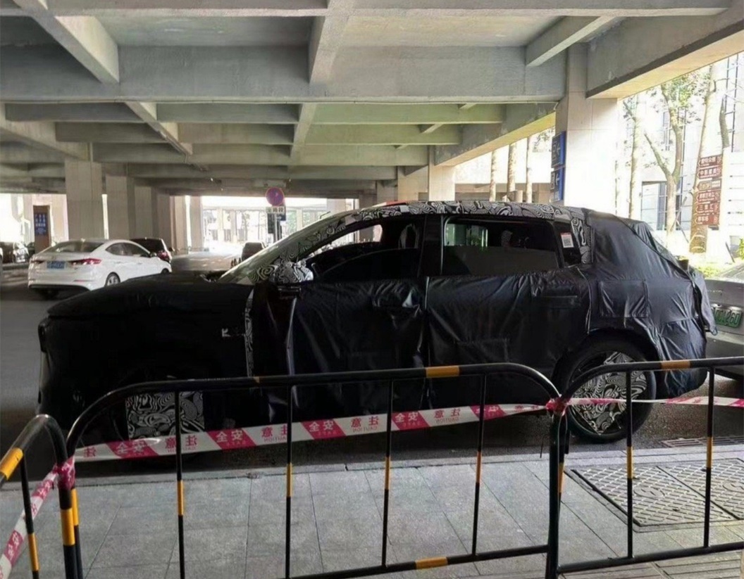 尺寸接近领克08，极氪全新SUV车型CX1E谍照曝光_易车