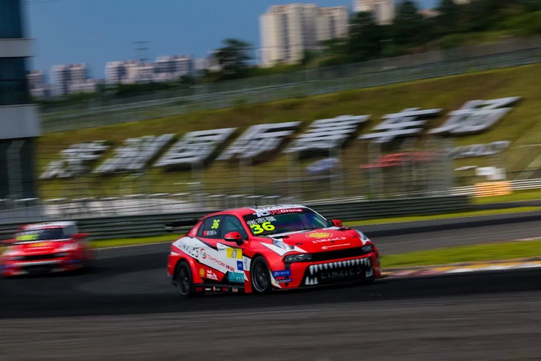 不畏高温挑战 致敬拼搏精神 CTCC株洲站谢欣哲夺杆_易车