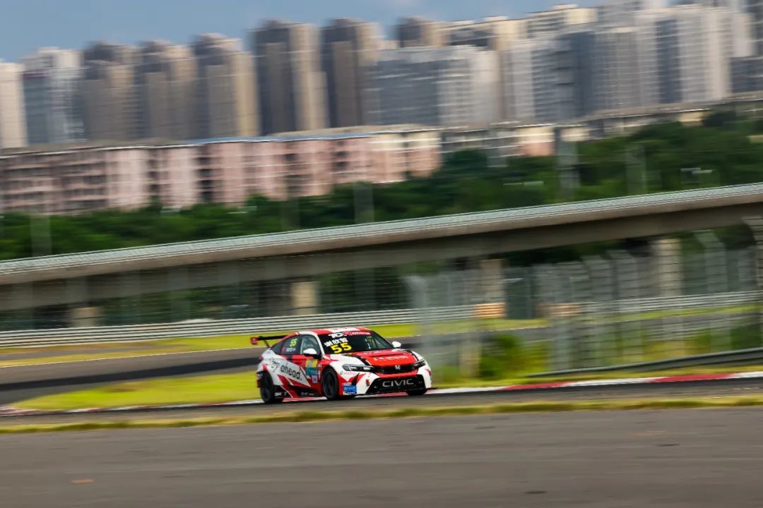 不畏高温挑战 致敬拼搏精神 CTCC株洲站谢欣哲夺杆_易车