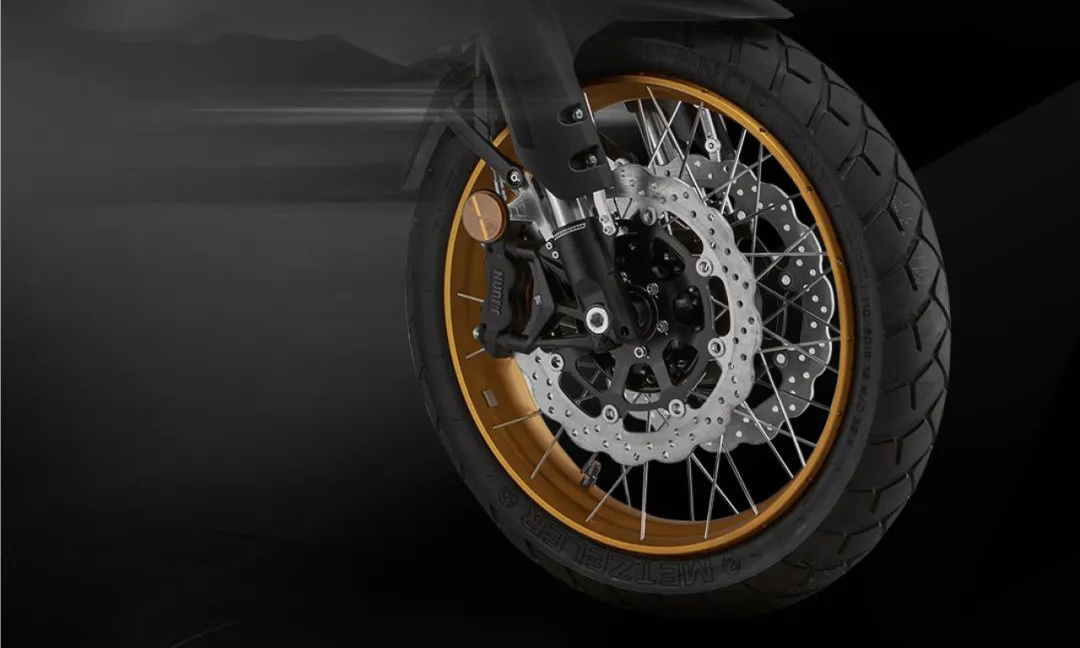 贝纳利TRK552X正式上市 售价32680元起！_易车