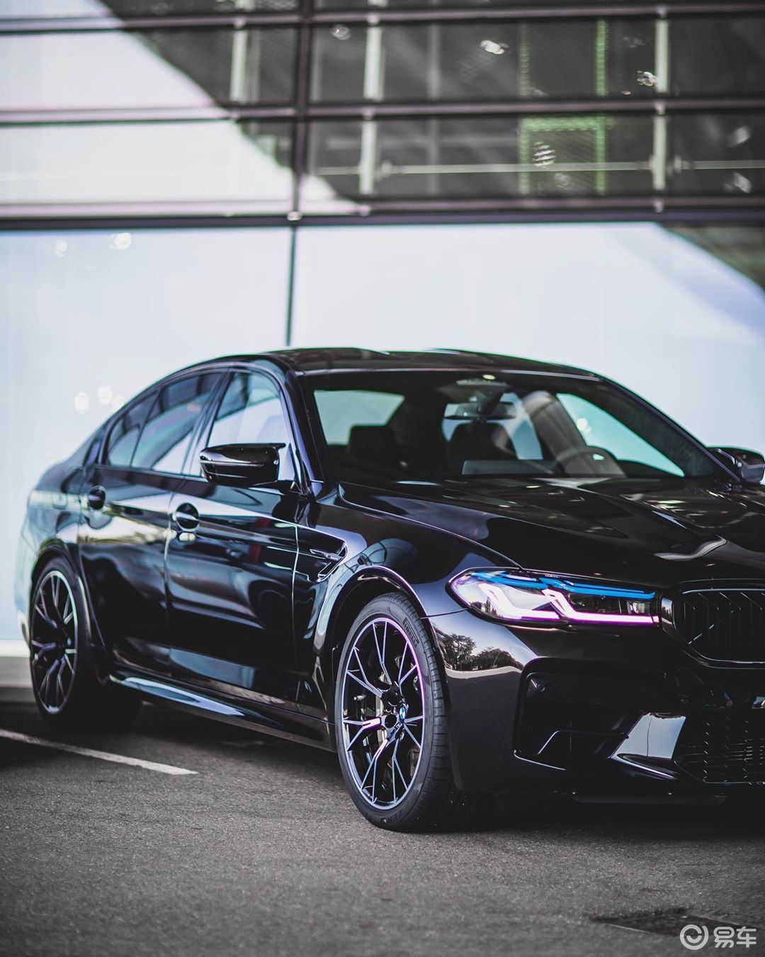新款宝马M5雷霆版海外实车 4.4T V8动力_易车