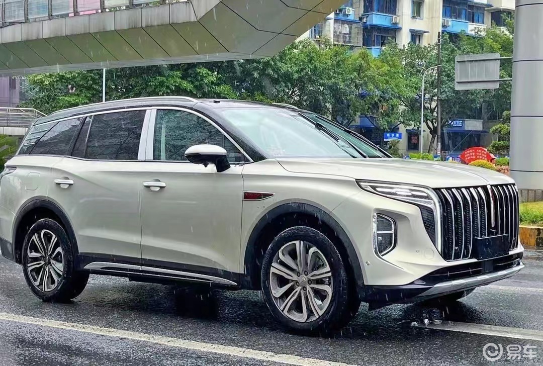 红旗HS6实车曝光！比汉兰达还大，搭载高功率2.0T动力_易车