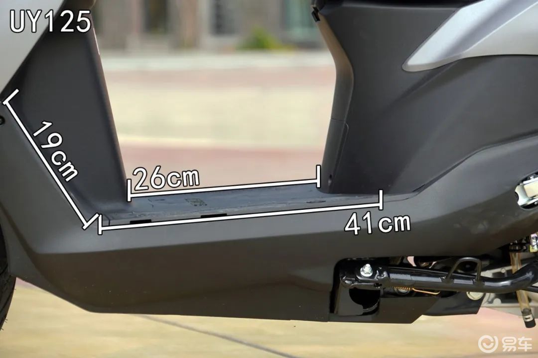 万元小踏板国产战合资：鸿125对比测评UY125_易车