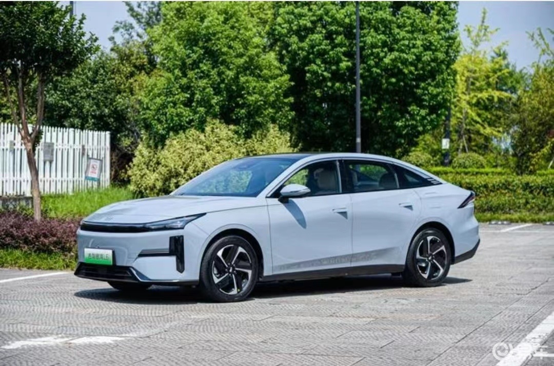 银河L6搭载由雷神1.5TD混动专用发动机（BHE15-BFZ）_易车