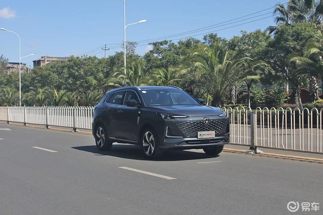 试驾长安第三代CS55PLUS，动力强劲，配置有惊喜！_易车