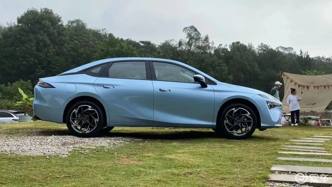 实拍AION S MAX：细节体验感满满，为家庭用户而来_易车