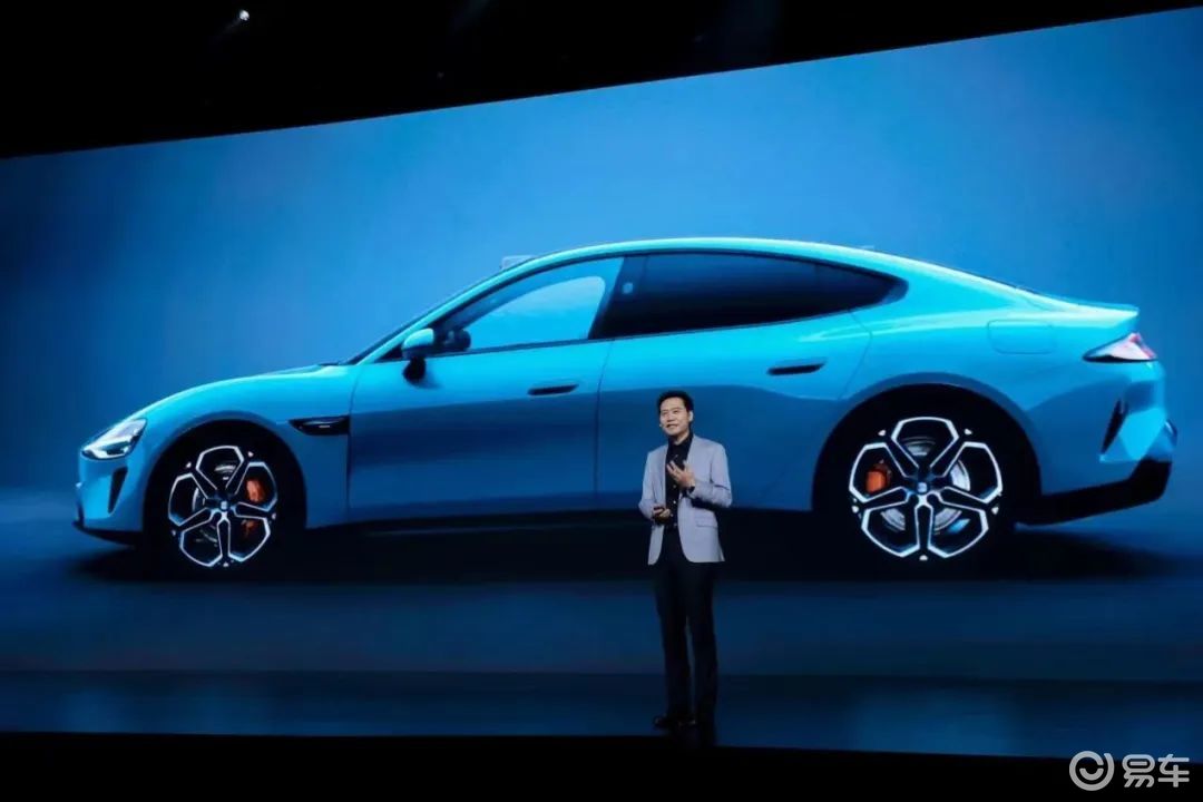 小米SU7他将电动车隐藏式门把手改为半隐形_易车