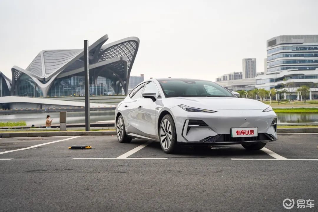 揭秘吉利银河E8：尺寸、设计、配置全解析_易车