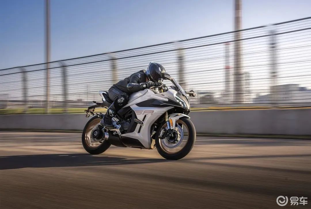 2024款春风450SR-S发布，价格下调千元新增快排_易车