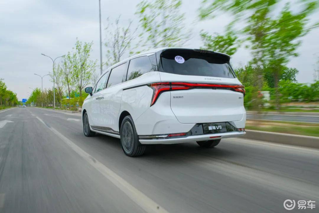 综合续航1300km，空间有惊喜，风行星海V9开起来如何_易车