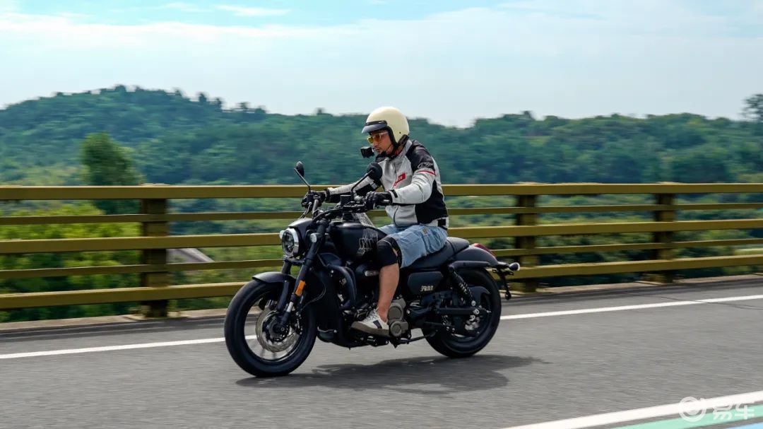 太好骑了，老手也能找到乐趣—闪300AMT详细测评_易车