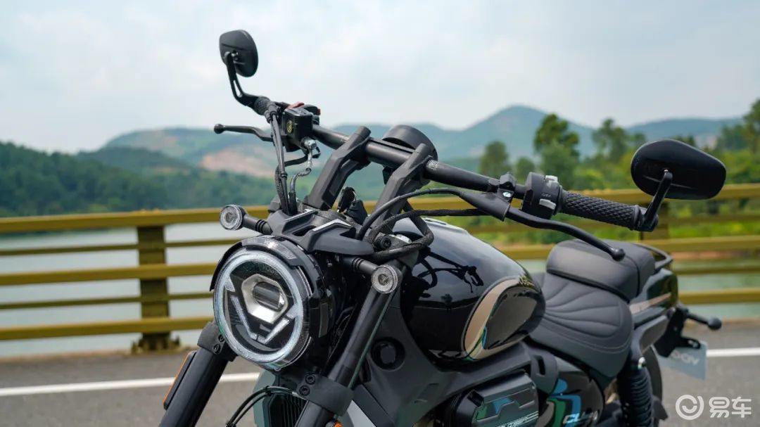 唯一带平衡轴的250V缸运动巡航—无极CU250静态测评_易车