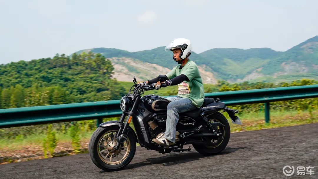 唯一带平衡轴的250V缸运动巡航—无极CU250静态测评_易车