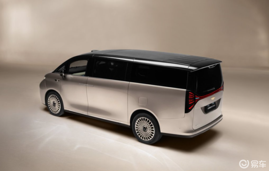 四排八座还没里程焦虑，吉利增程MPV银河V900来了_易车