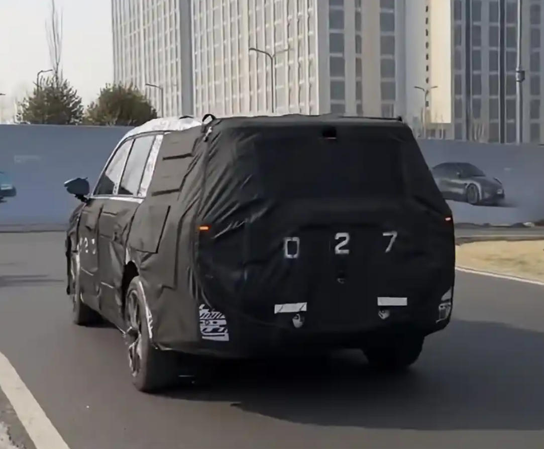 小米 “昆仑” 增程 SUV曝光；奥迪 SQ926年登场_易车