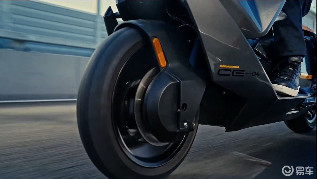 宝马展示全新电动摩托CE 04，14.59万起，支持快充_易车