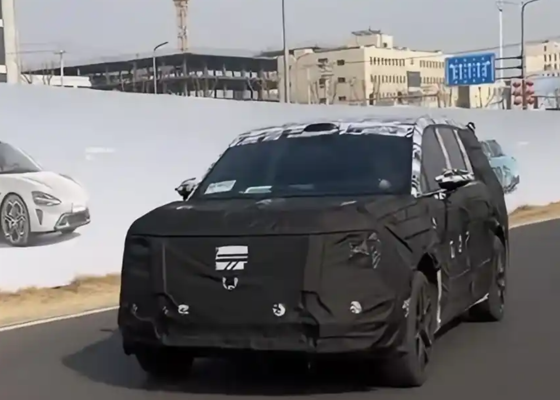 小米 “昆仑” 增程 SUV曝光；奥迪 SQ926年登场_易车