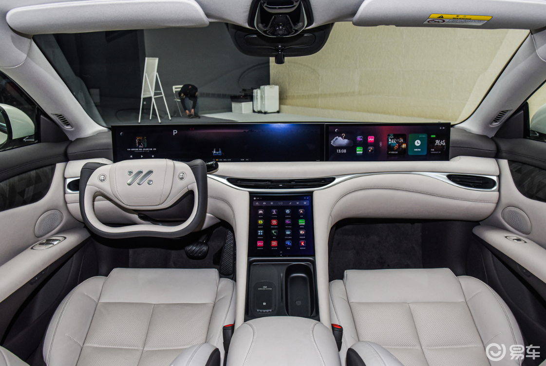 智己L6智己汽车宣布900V超快充固态电池正式命名为“第一代光年_易车