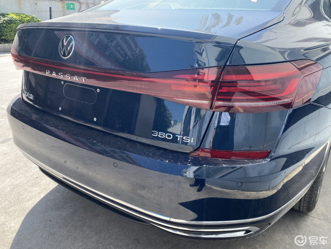 2024款大众帕萨特到店，星夜蓝配色新潮，配置升级_易车