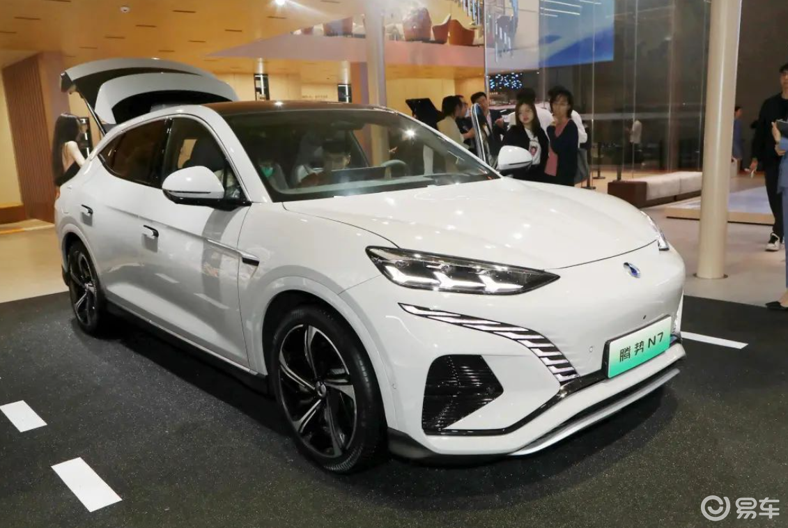 腾势N8量产图曝光，5/6/7座任选，搭载混动纯电双动力_易车