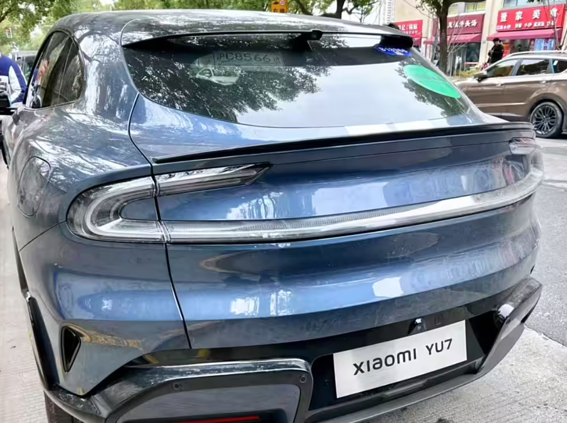 小米YU7高清实车图，夸张的散热口，风阻仅0.21Cd？_易车