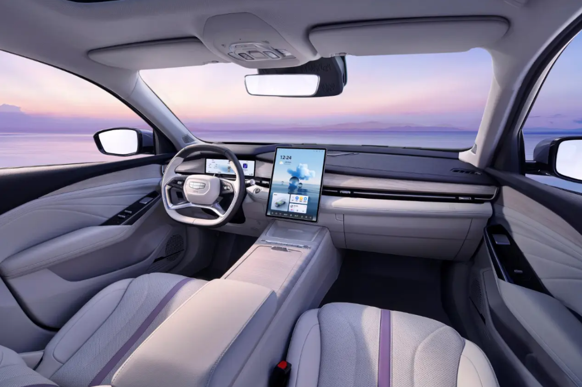 星越L星瑞L智擎还配备了24.3英寸的巨型AR-HUD抬头显示屏_易车