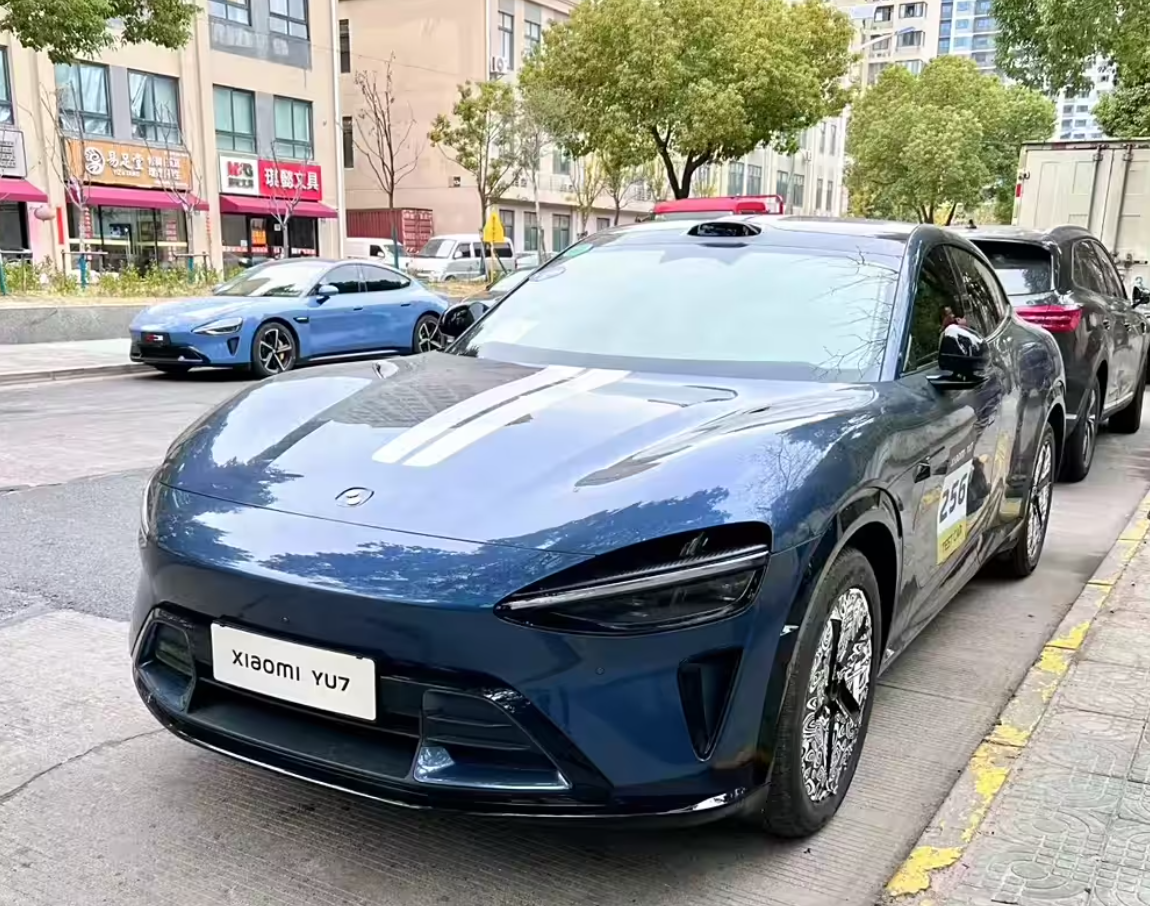 小米YU7高清实车图，夸张的散热口，风阻仅0.21Cd？_易车