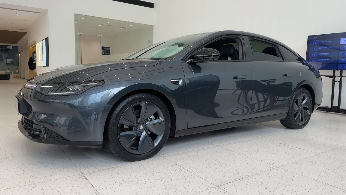 配置升级 价格下探 零跑C01你会选哪款_易车