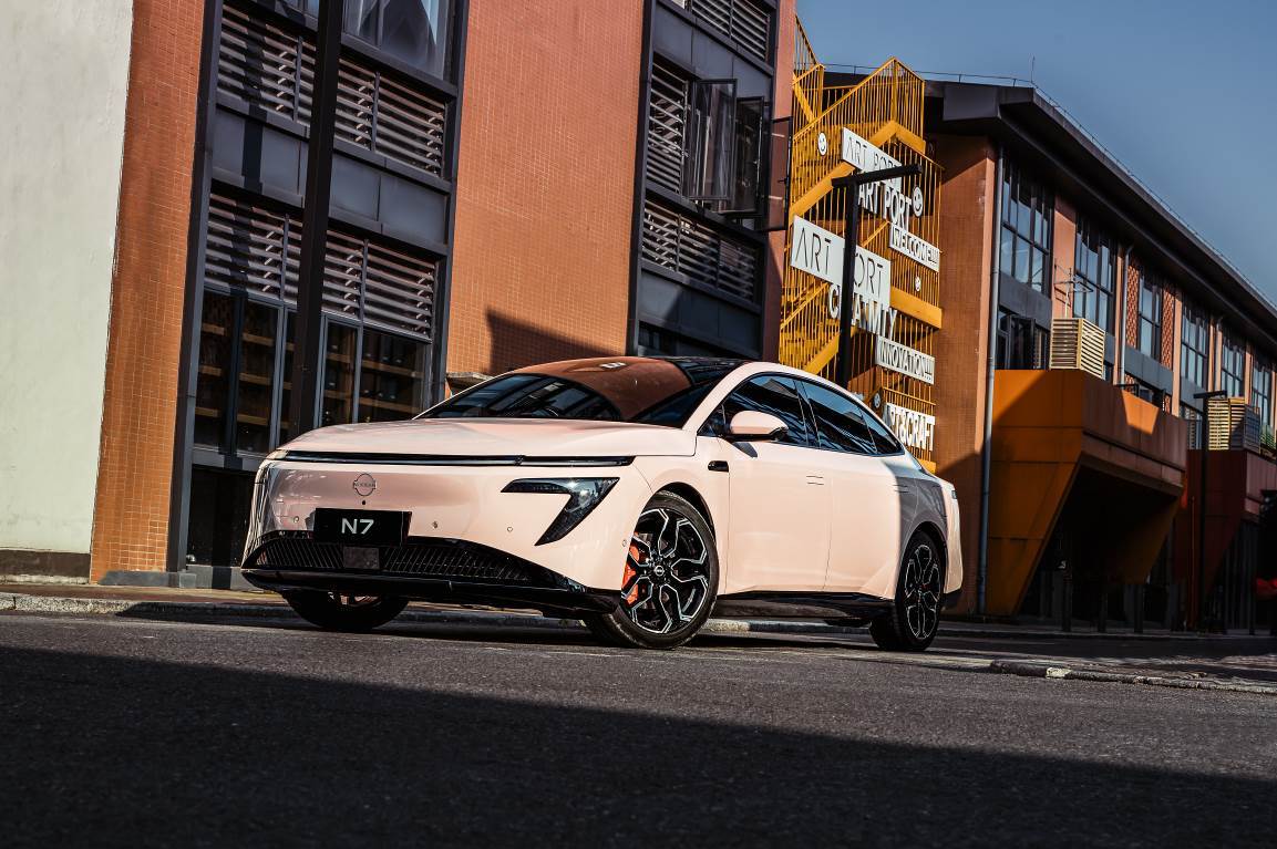 东风日产N7成镜头新宠，高级氛围扑面而来，起售价15万起_易车