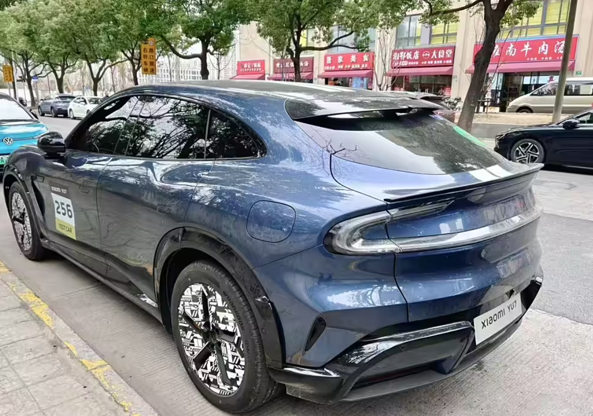 小米YU7高清实车图，夸张的散热口，风阻仅0.21Cd？_易车