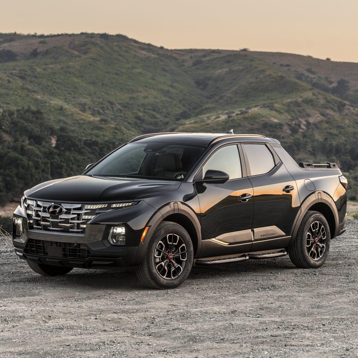 2024现代 Santa Cruz 配备更强劲XRT装饰_易车