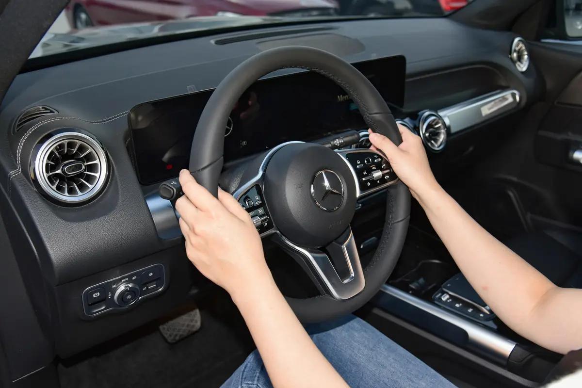 2023款奔驰GLB 220 2.0T动感型点评_易车