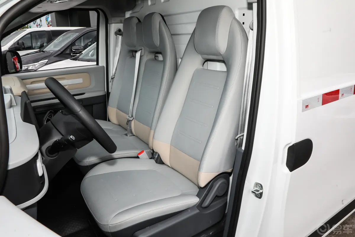 上汽大通MAXUS 大拿V1它又能通过设计和配置给工作带来不同以_易车