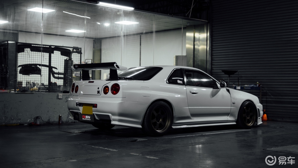 东莞晚高峰闪现R34战神，车主让我试驾后发现了这些秘密！_易车