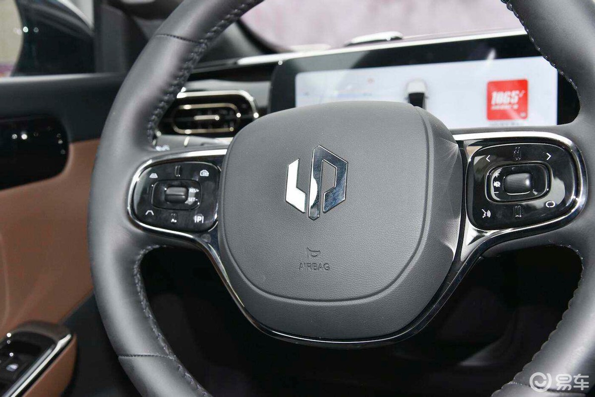 官降到14万级，零跑C01超5米车身，配三块大屏_易车