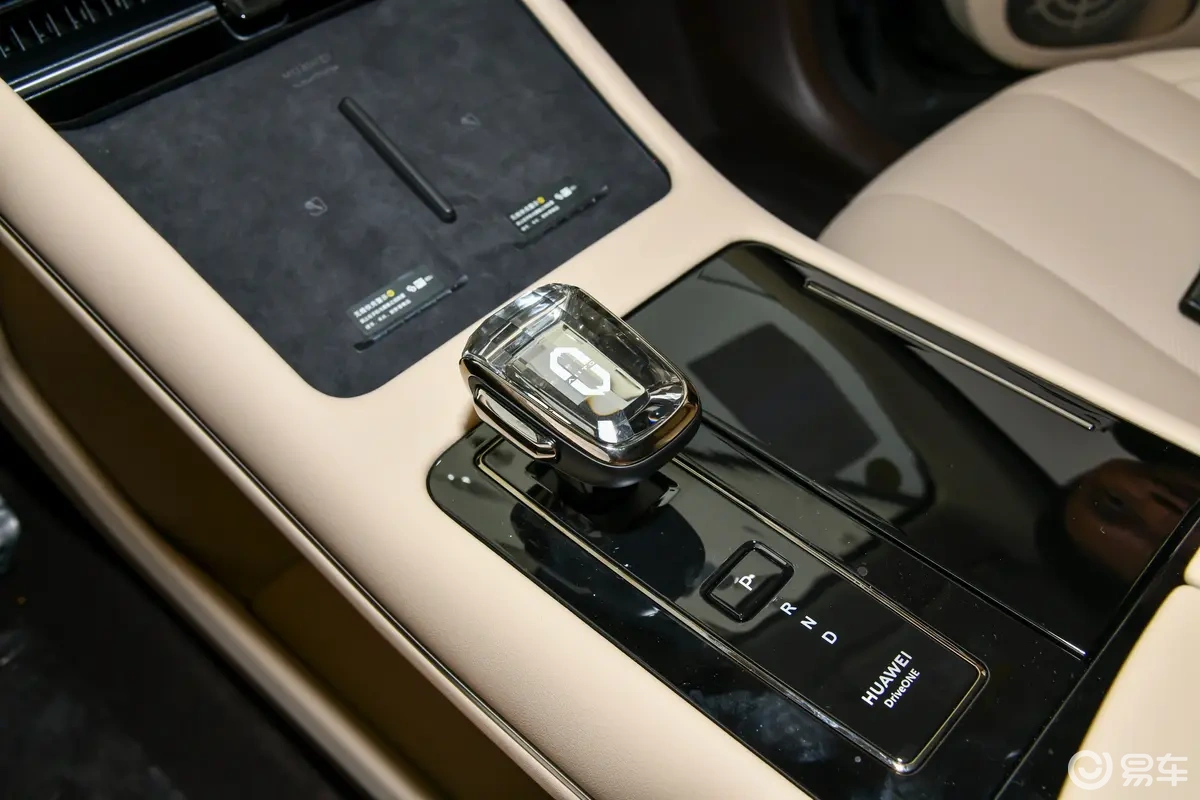 问界M7高级配置上的AR-HUD 抬头显示、自动电吸门、主驾座椅_易车