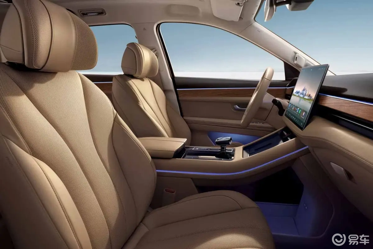 问界M7高级配置上的AR-HUD 抬头显示、自动电吸门、主驾座椅_易车