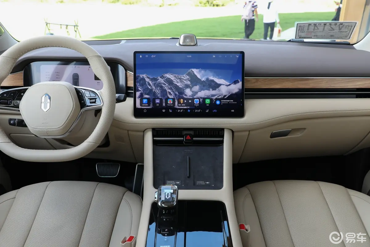 问界M7高级配置上的AR-HUD 抬头显示、自动电吸门、主驾座椅_易车