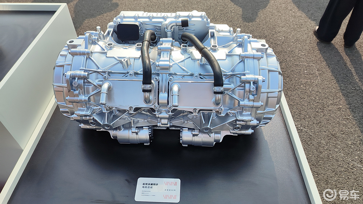 ZEEKR 001首先就是“显眼包”——四个800V碳化硅电机_易车
