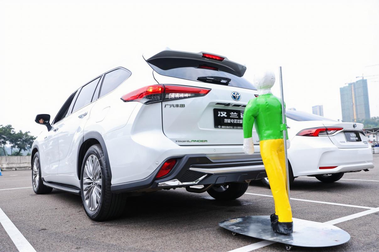 雷凌我们还体验了PDA预判式主动驾驶辅助系统、PCS 预碰撞安全_易车