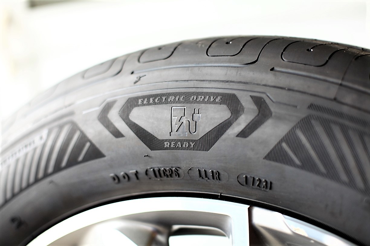 蔚来ES6运动版搭载的这款固特异e锐乘轮胎型号是255/55 R_易车