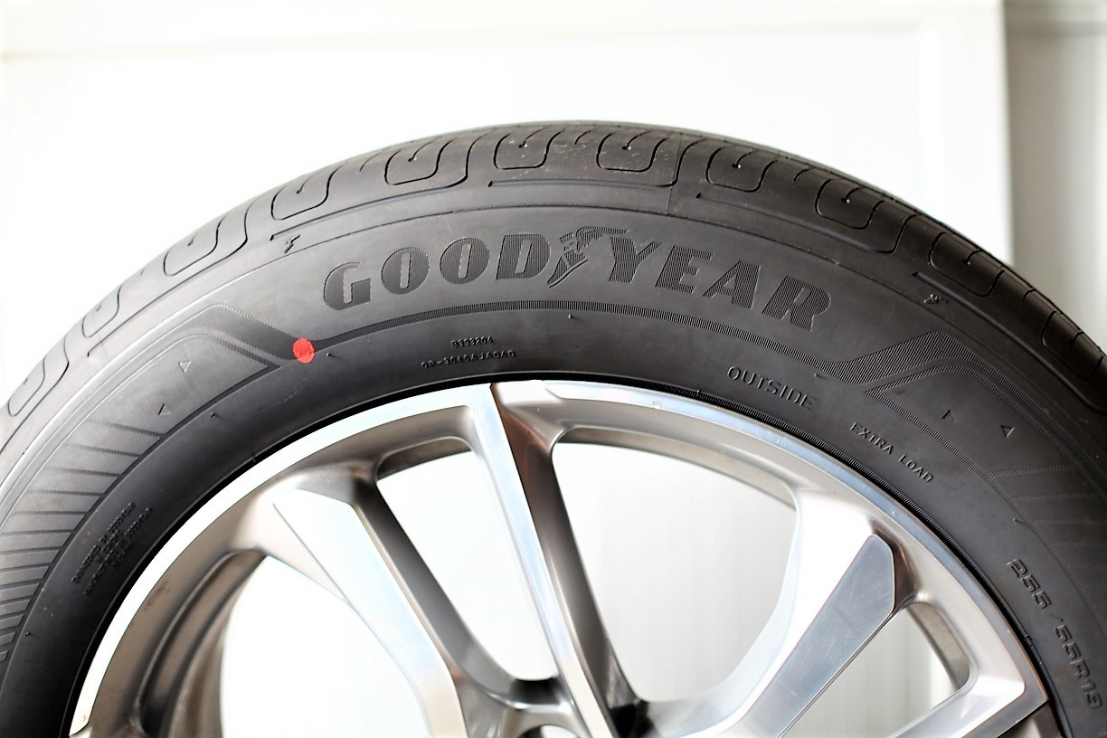 蔚来ES6运动版搭载的这款固特异e锐乘轮胎型号是255/55 R_易车