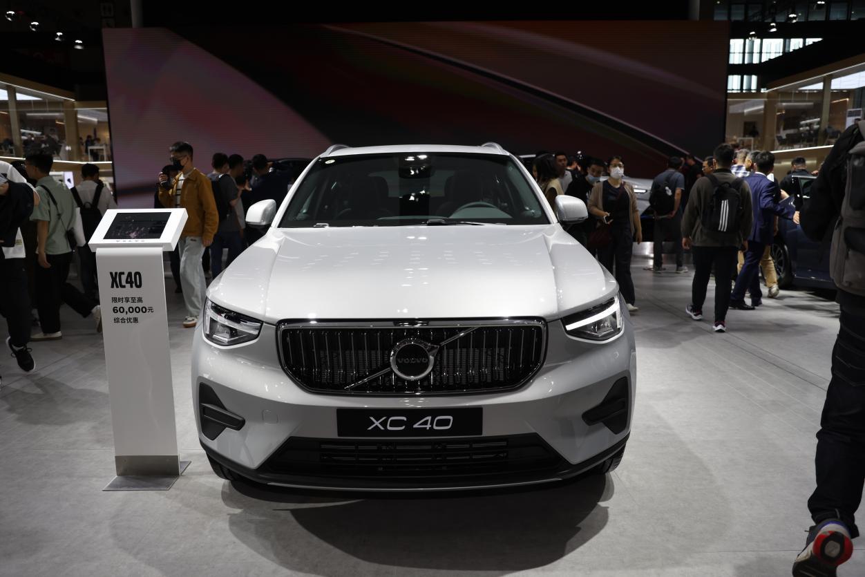 30万SUV安全之争：林肯冒险家 vs 沃尔沃XC40_易车