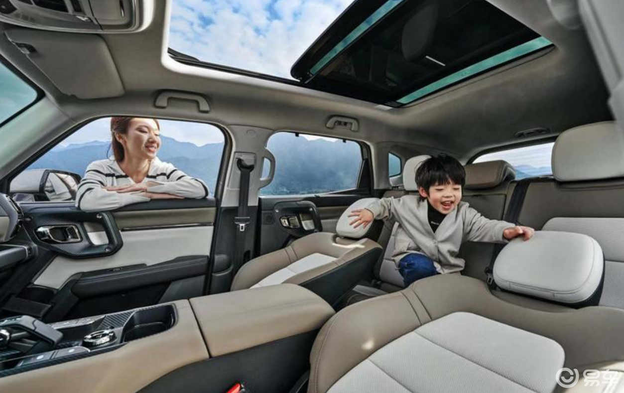 后排自带大床，轴距2810mm，高性能中型SUV！_易车