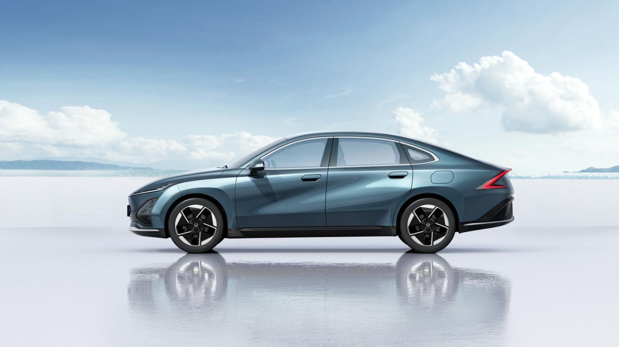 五菱首款轿车星光曝光：颜值出众双动力加持，新车诚意十足_易车