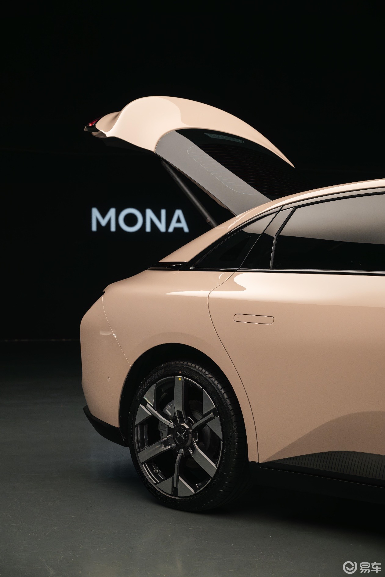 小鹏MONA M03，这可能是15万级别最强AI纯电轿跑_易车