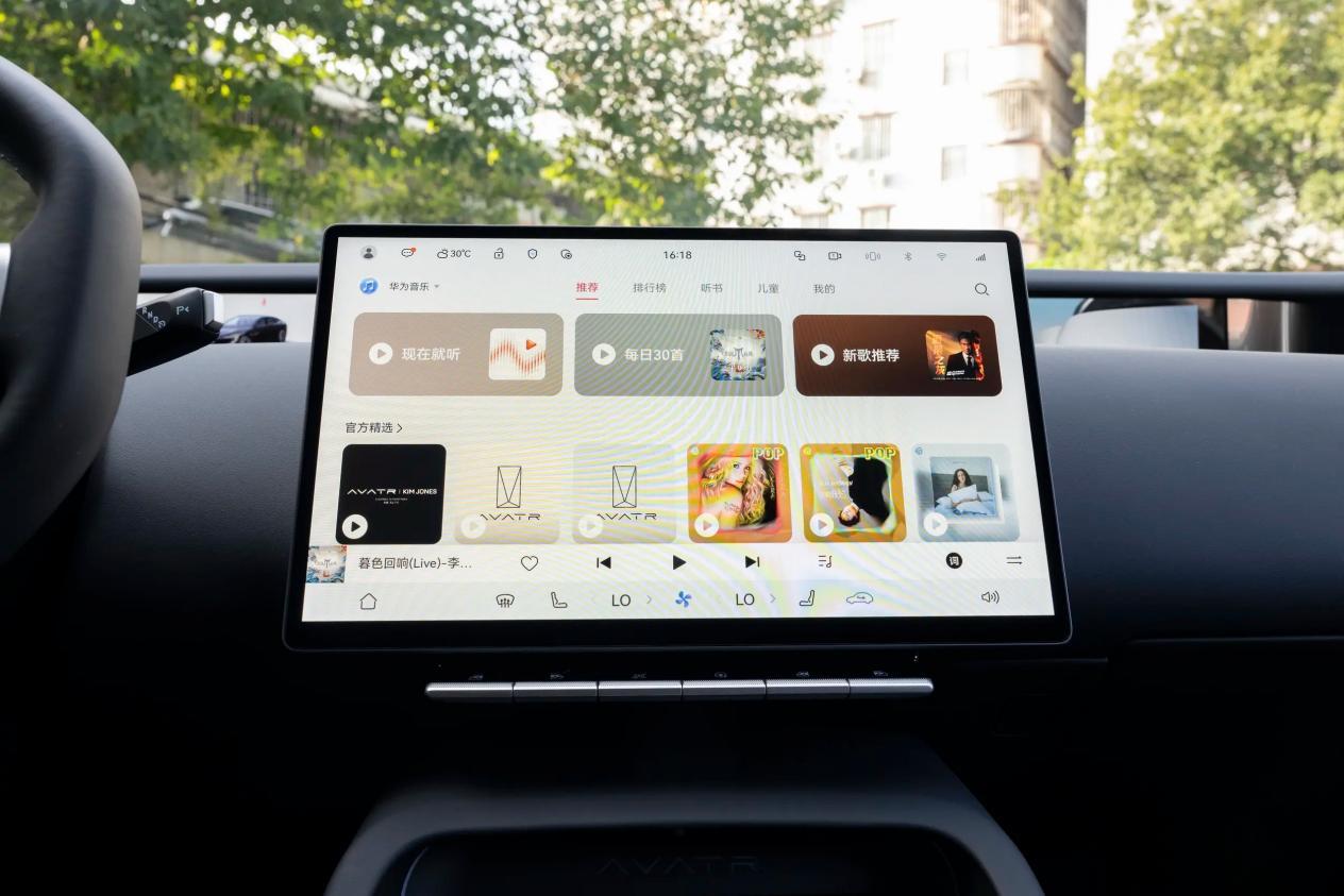 一车双动力，带魔毯智能悬挂，26款阿维塔12值得入手吗？_易车